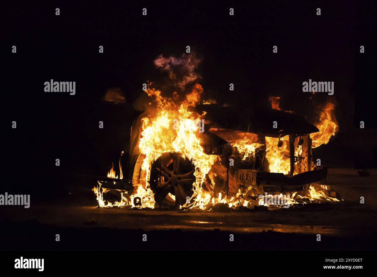Wreck accident fire burnt wheel car vehicle junk Stock Photo - Alamy