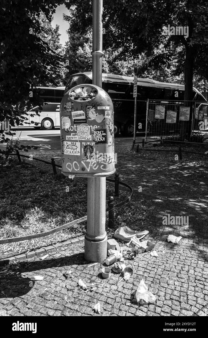 Berlin city cleaning service hi-res stock photography and images - Alamy