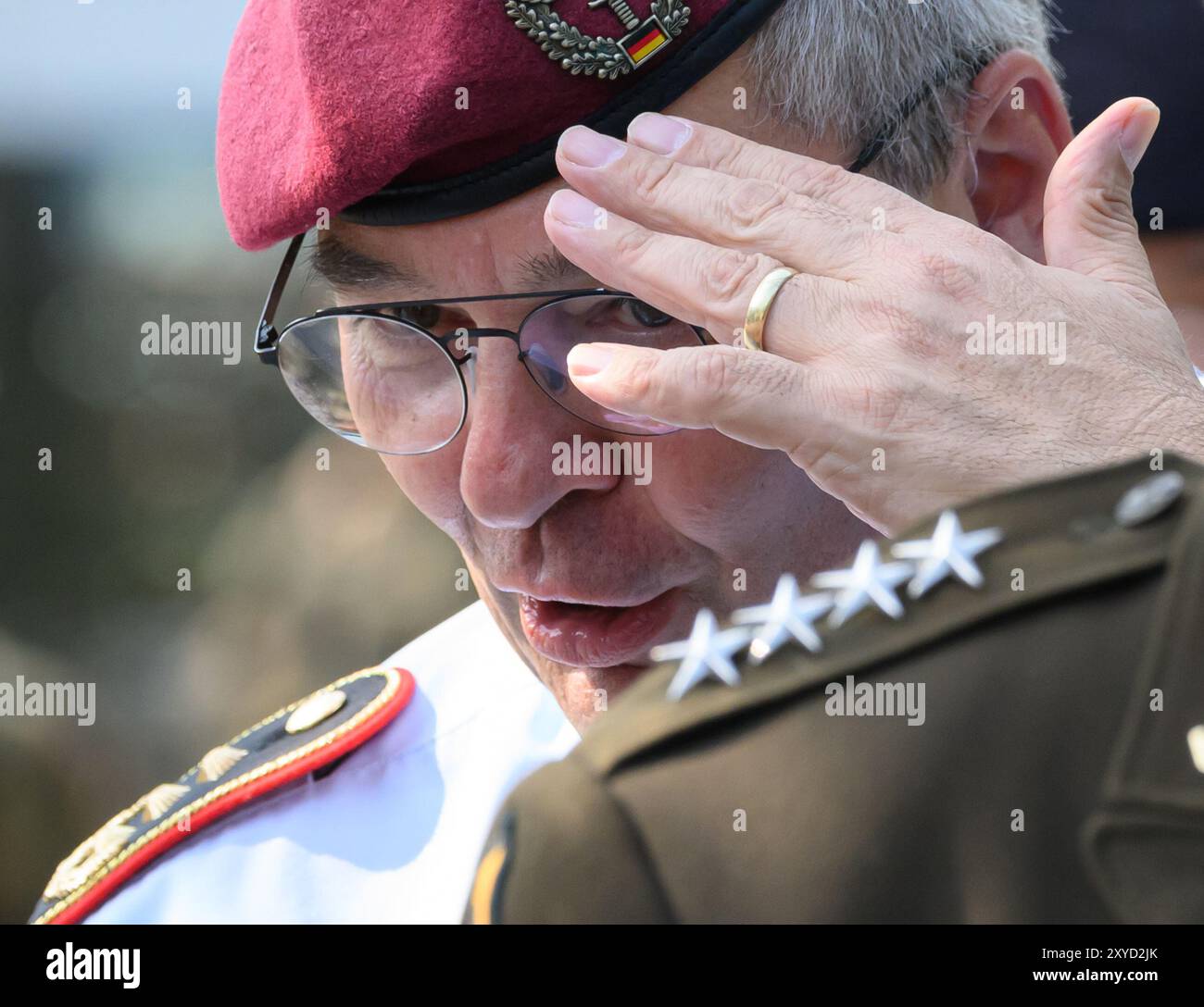 Dresden, Germany. 28th Aug, 2024. Alfons Mais (l), Lieutenant General ...