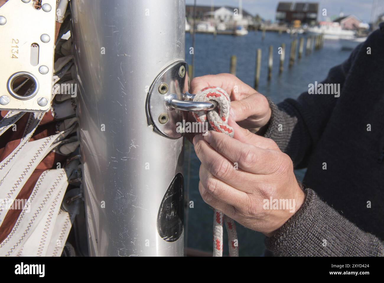 Demonstration of a knot called anchor stitch. Demonstration of a knot ...
