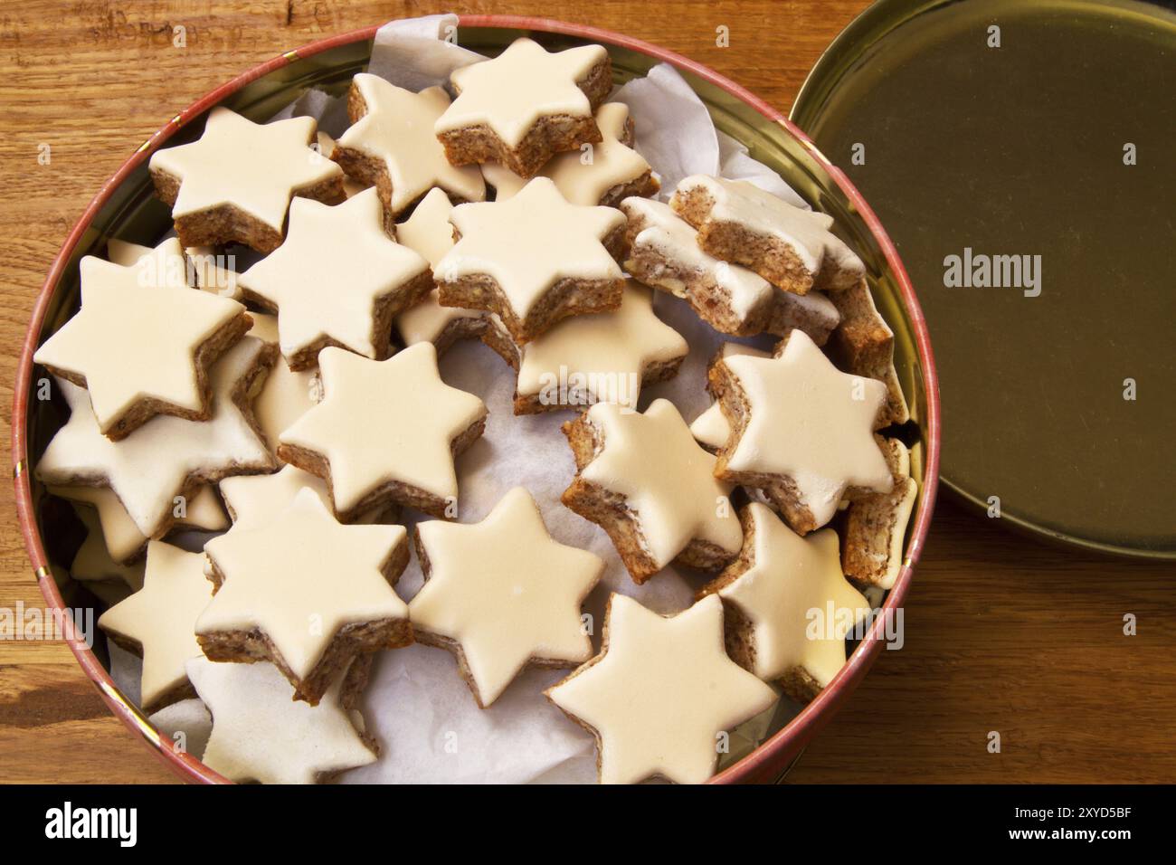 Christmas biscuits, cinnamon stars in a tin box Stock Photo - Alamy