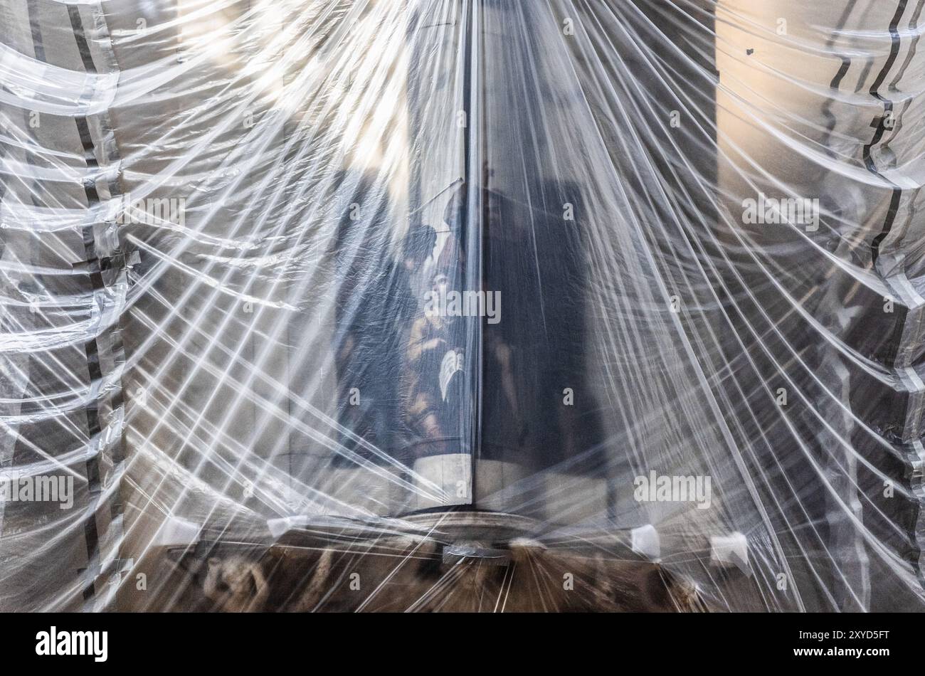 AMSTERDAM - Invited guests in the New Church where work is taking place ...