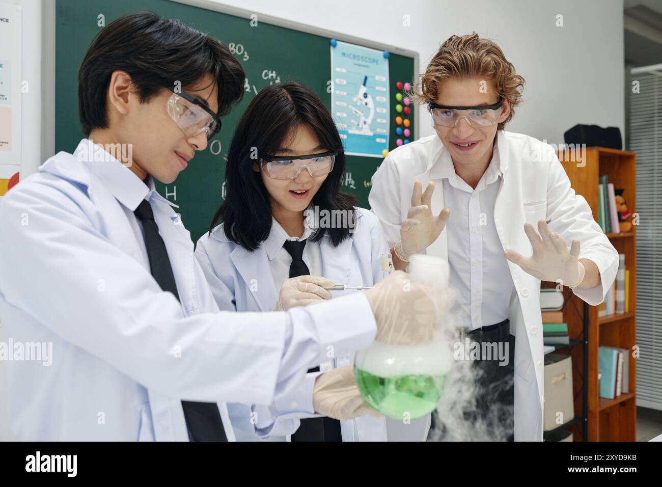 Laboratory experiment methodology hi-res stock photography and images - Alamy