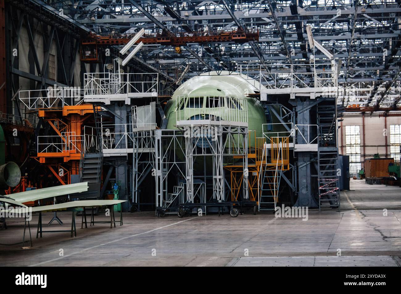 Assembling plane wings hi-res stock photography and images - Alamy