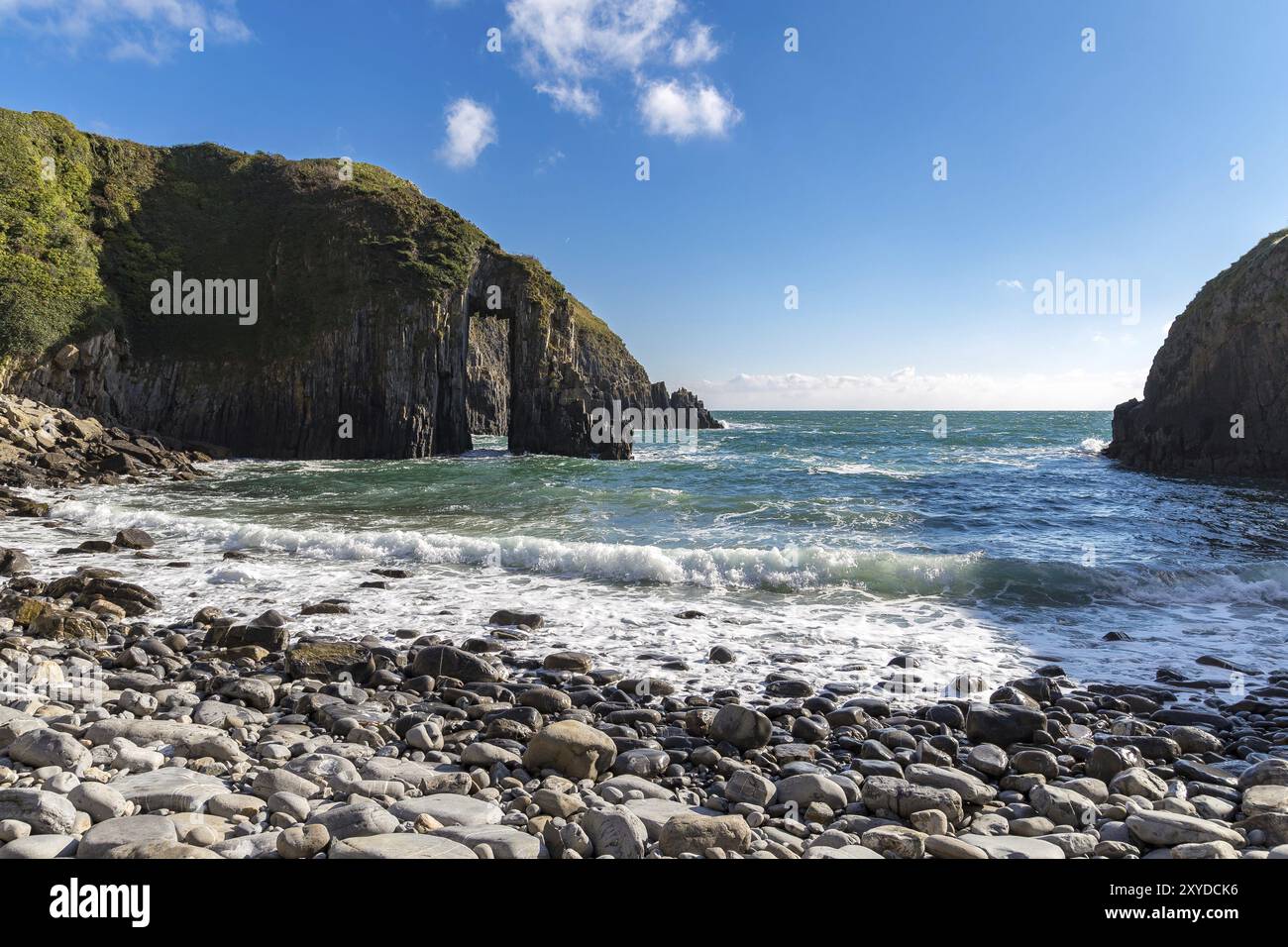 Skrinkle Haven Beach, near Manorbier, Pembrokeshire, Wales, UK Stock ...