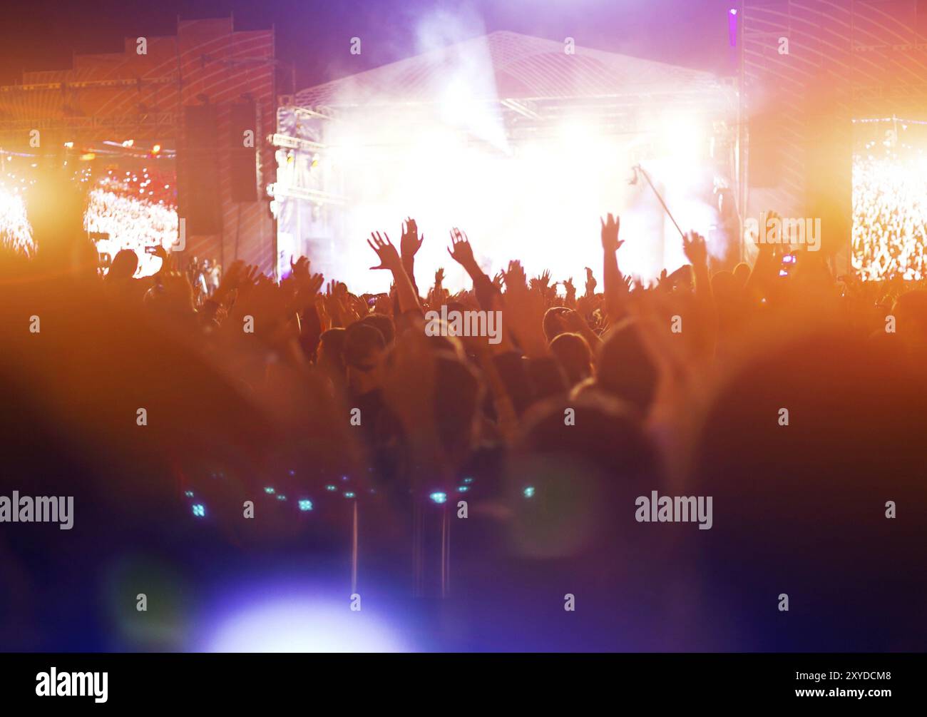 Concert front view stage crowded hi-res stock photography and images ...