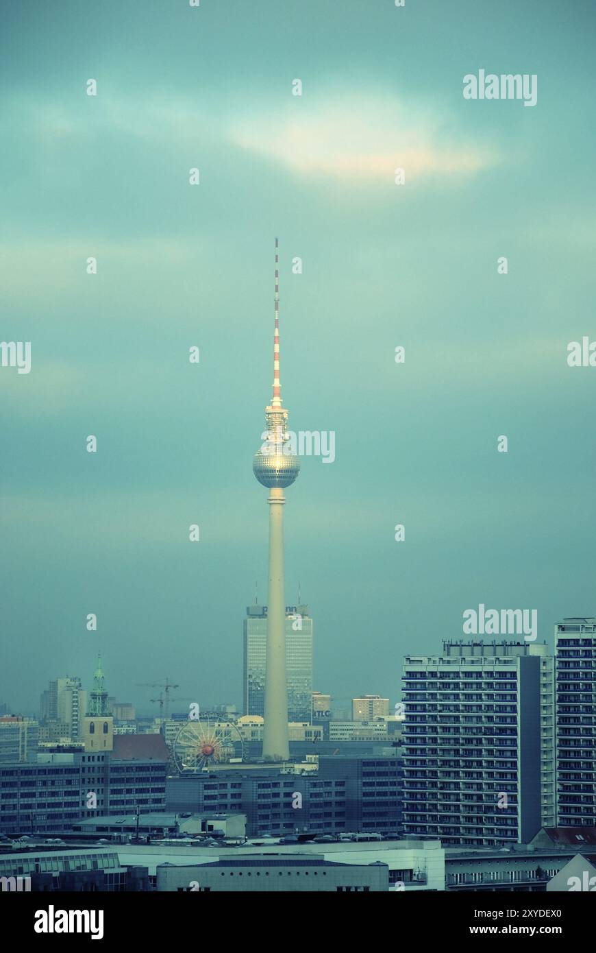 Telecommunications tower antennas rises hi-res stock photography and ...