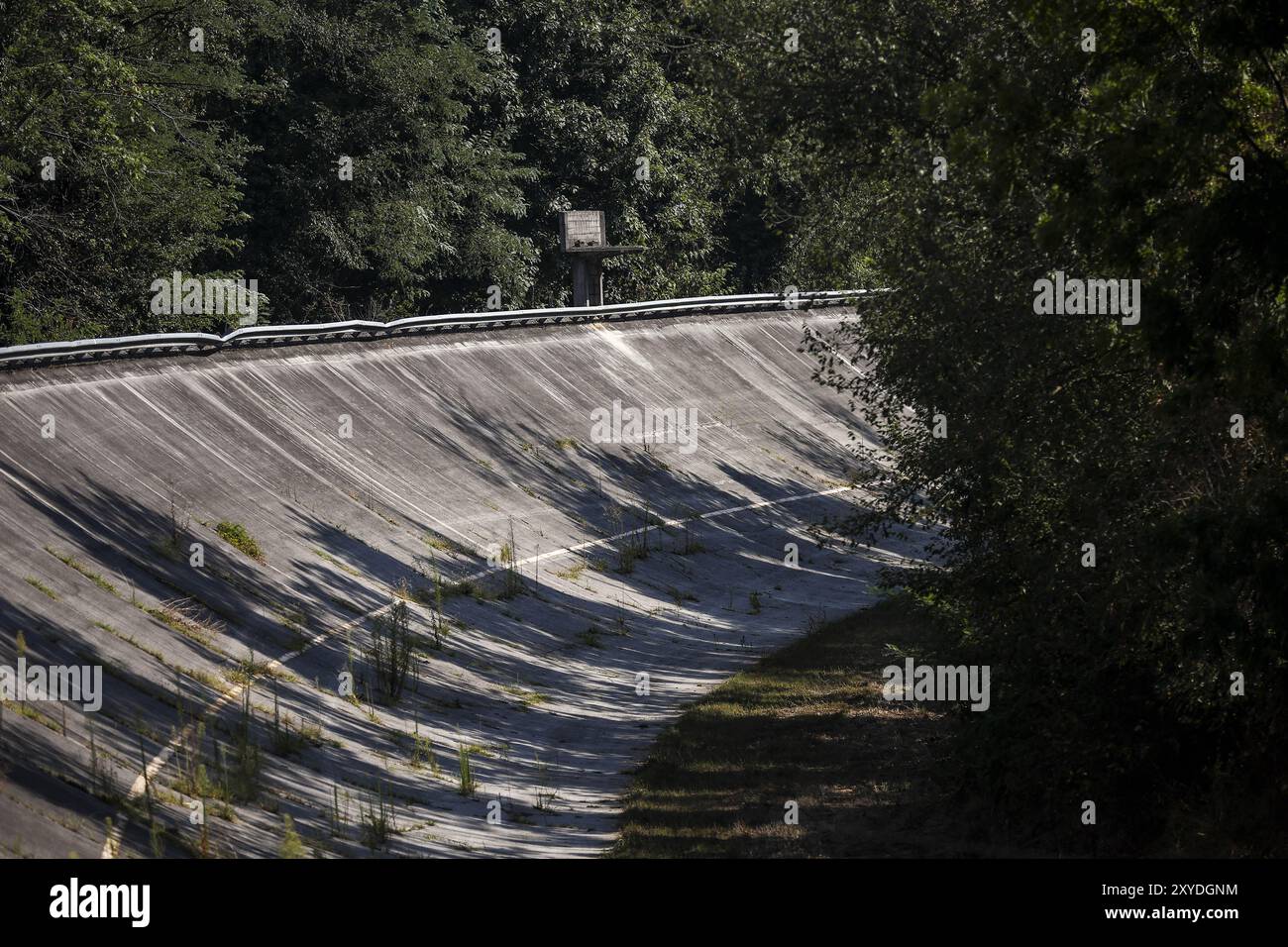 Illustration of the Autodromo Nazionale di Monza banking, camber during ...