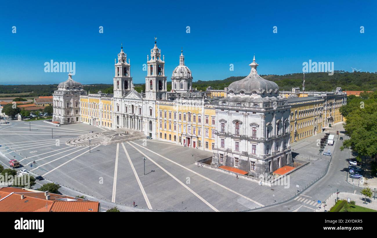 Palácio Nacional de Mafra [facade of the basilica, royal palace ...