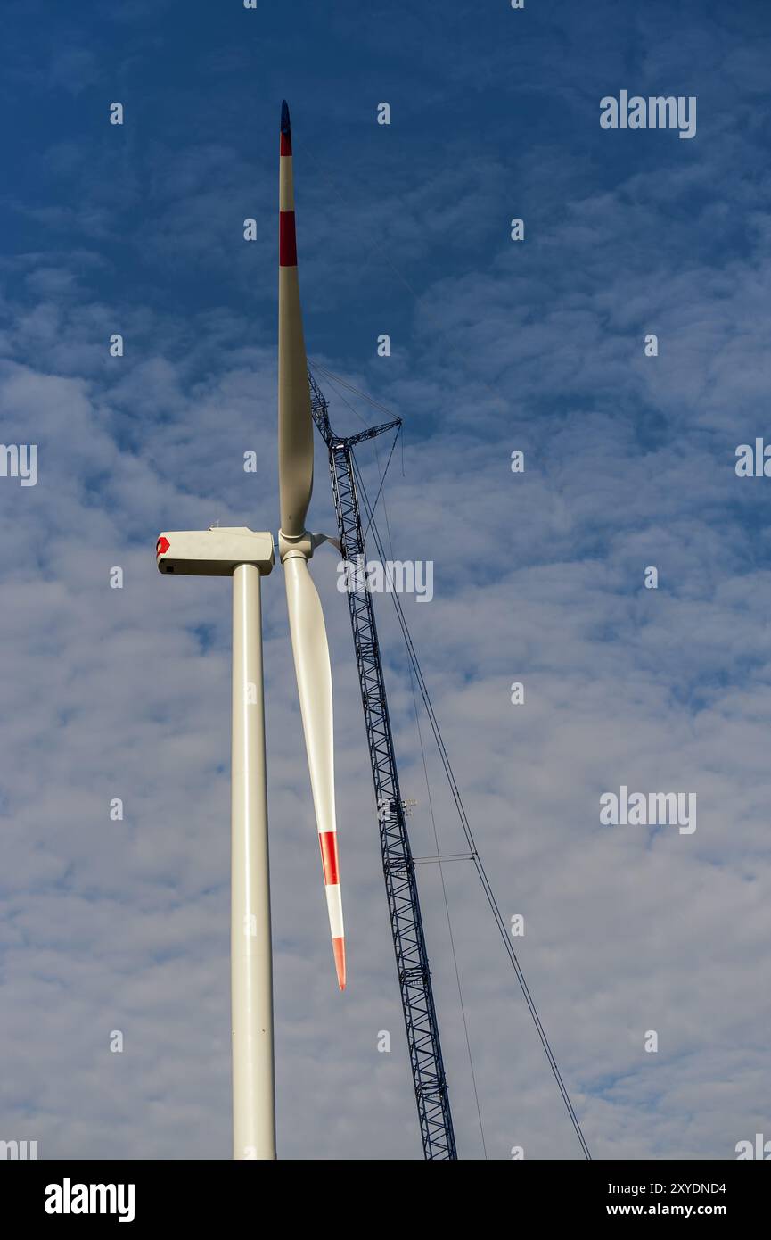 Rotor with rotor blades in front of the generator nacelle of a wind ...