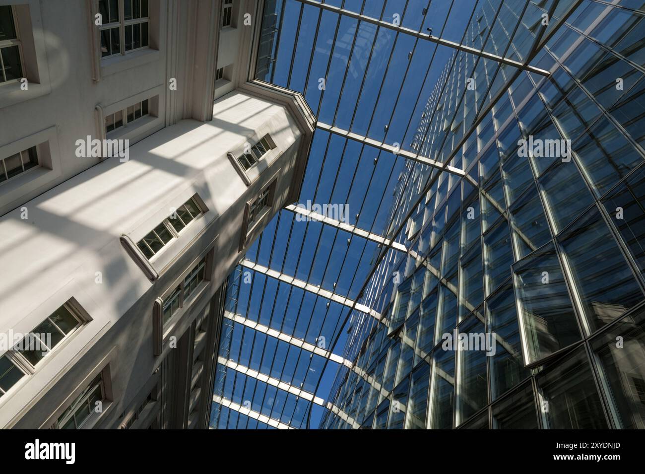Glass roof between two buildings hi-res stock photography and images ...