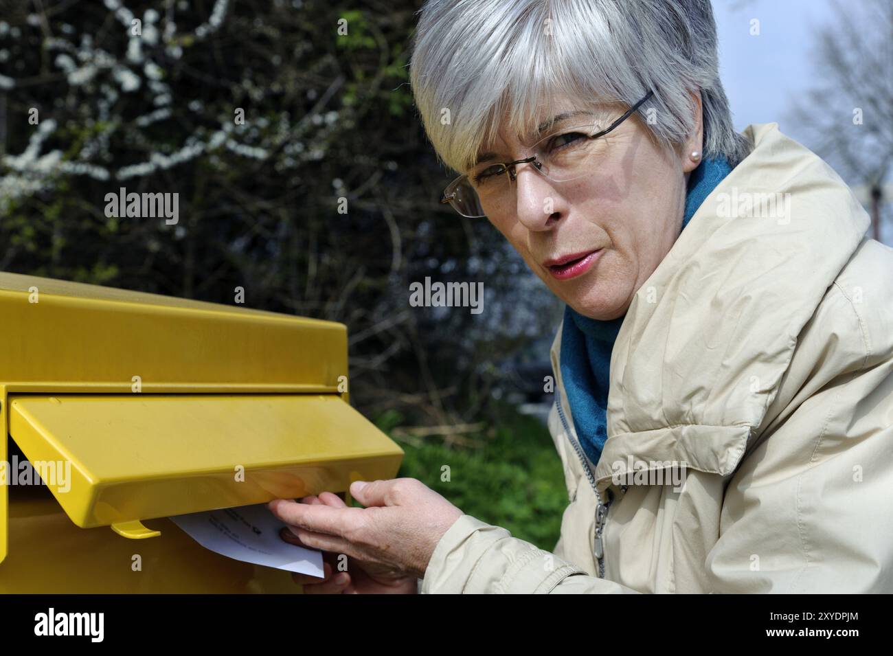 Woman boxes letters hi-res stock photography and images - Alamy