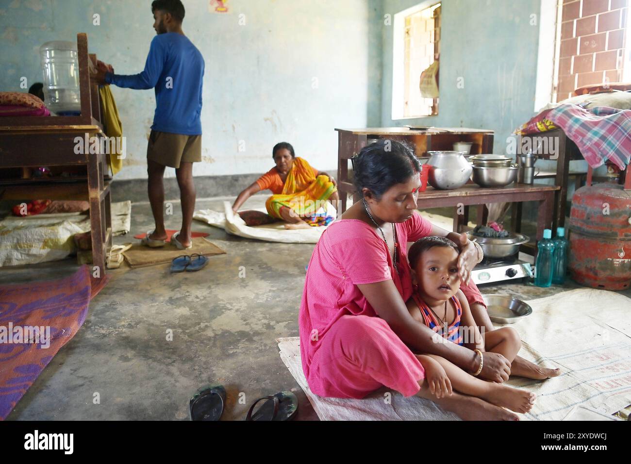 A mother with her son at a temporary relief camp at Pratapgarh English ...