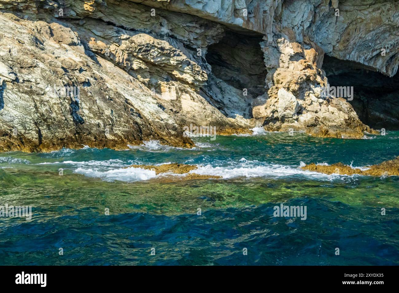 Rocks and seaside hi-res stock photography and images - Alamy