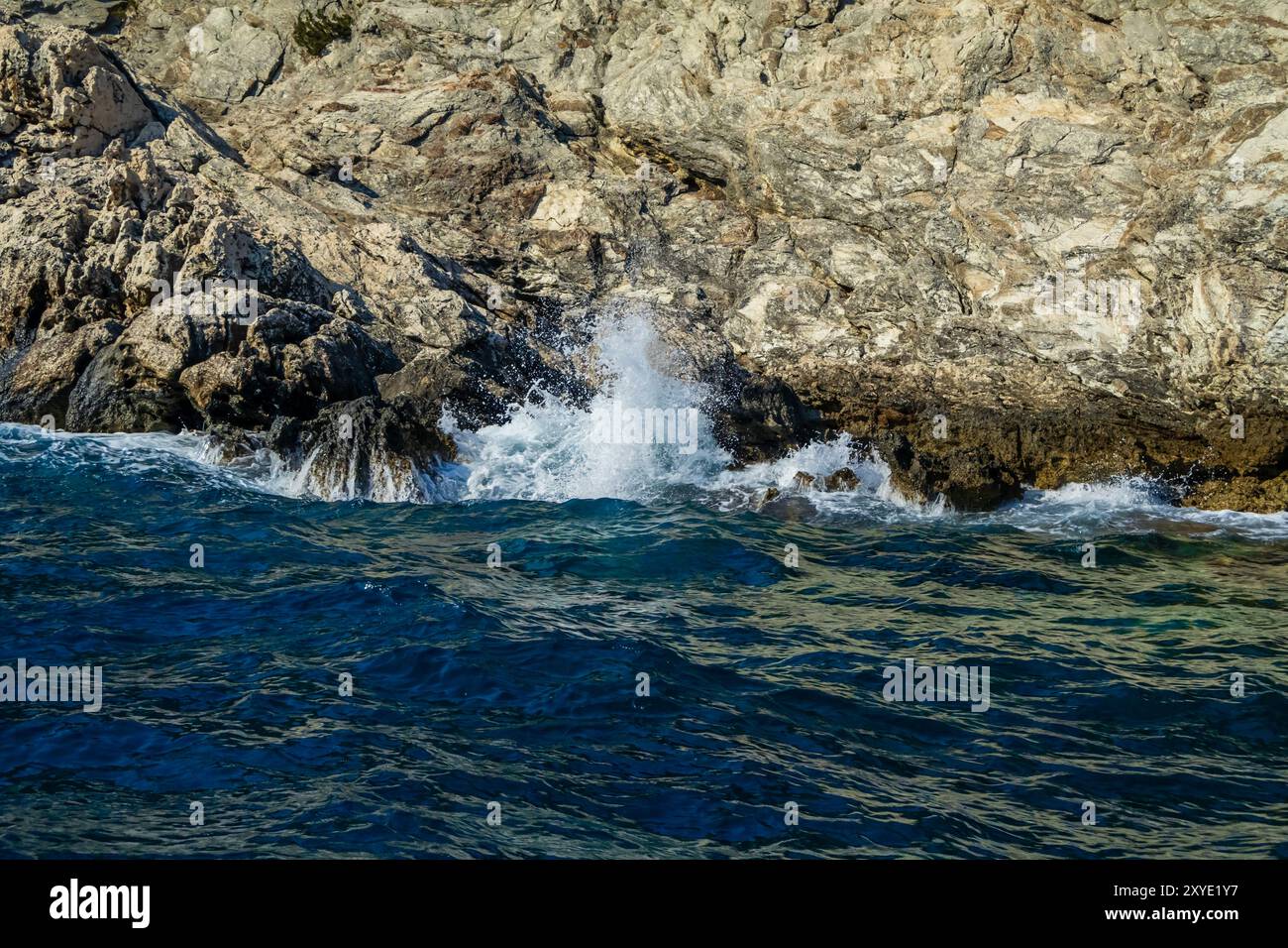 Waves hitting seaside hi-res stock photography and images - Alamy
