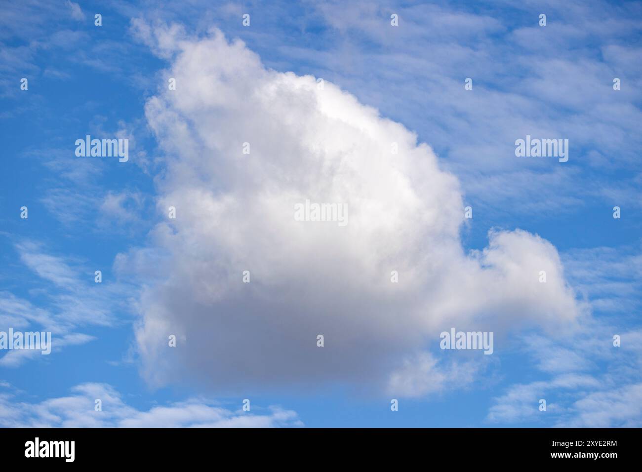 Cumulus cloud over Tonle Sap floating village, Kampong Chhnang ...