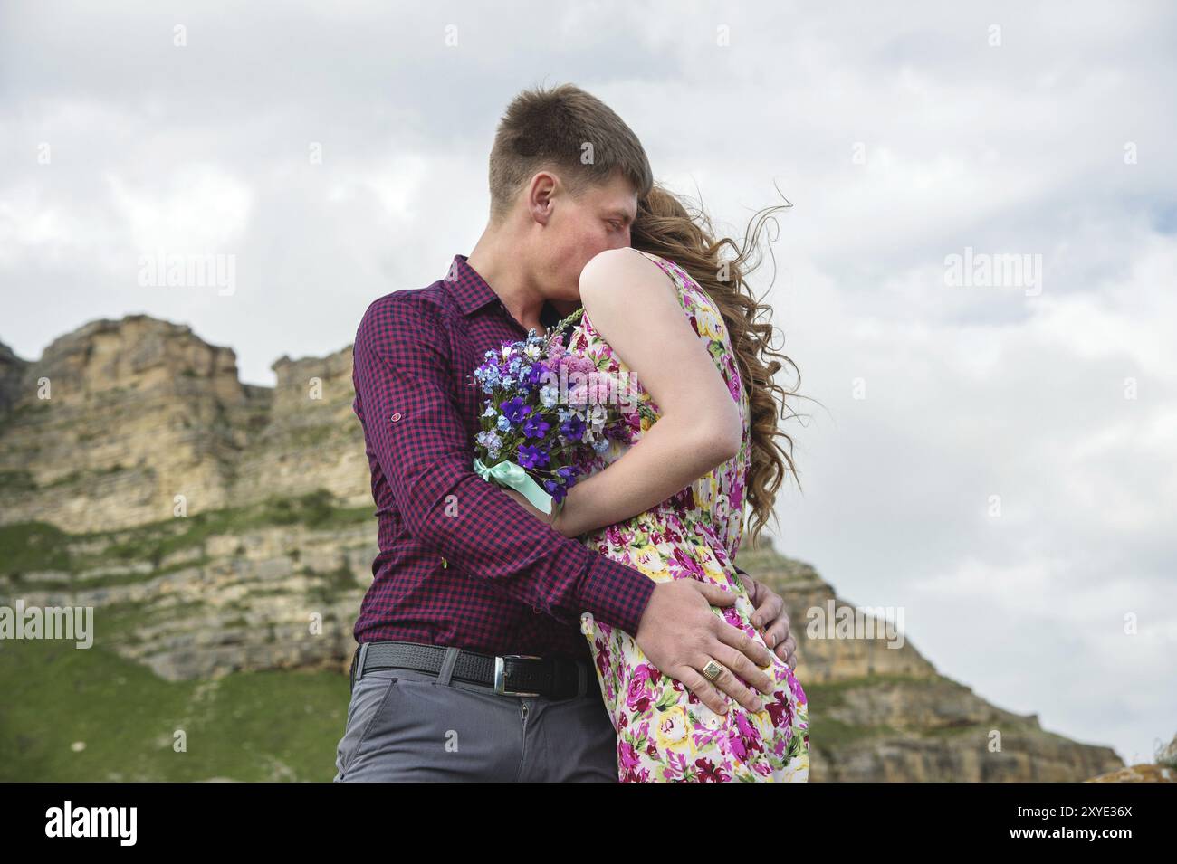 Couple young kiss drop hi-res stock photography and images - Alamy