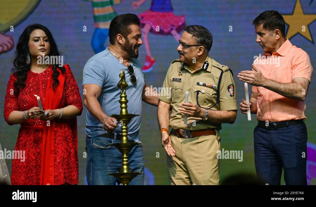 MUMBAI, INDA - AUGUST 28: Bollywood actor Salman Khan, Mumbai Police Commissioner Vivek ...