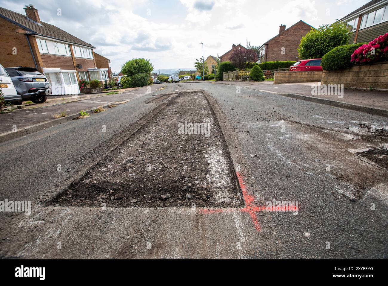 Road images with potholes hi-res stock photography and images - Alamy