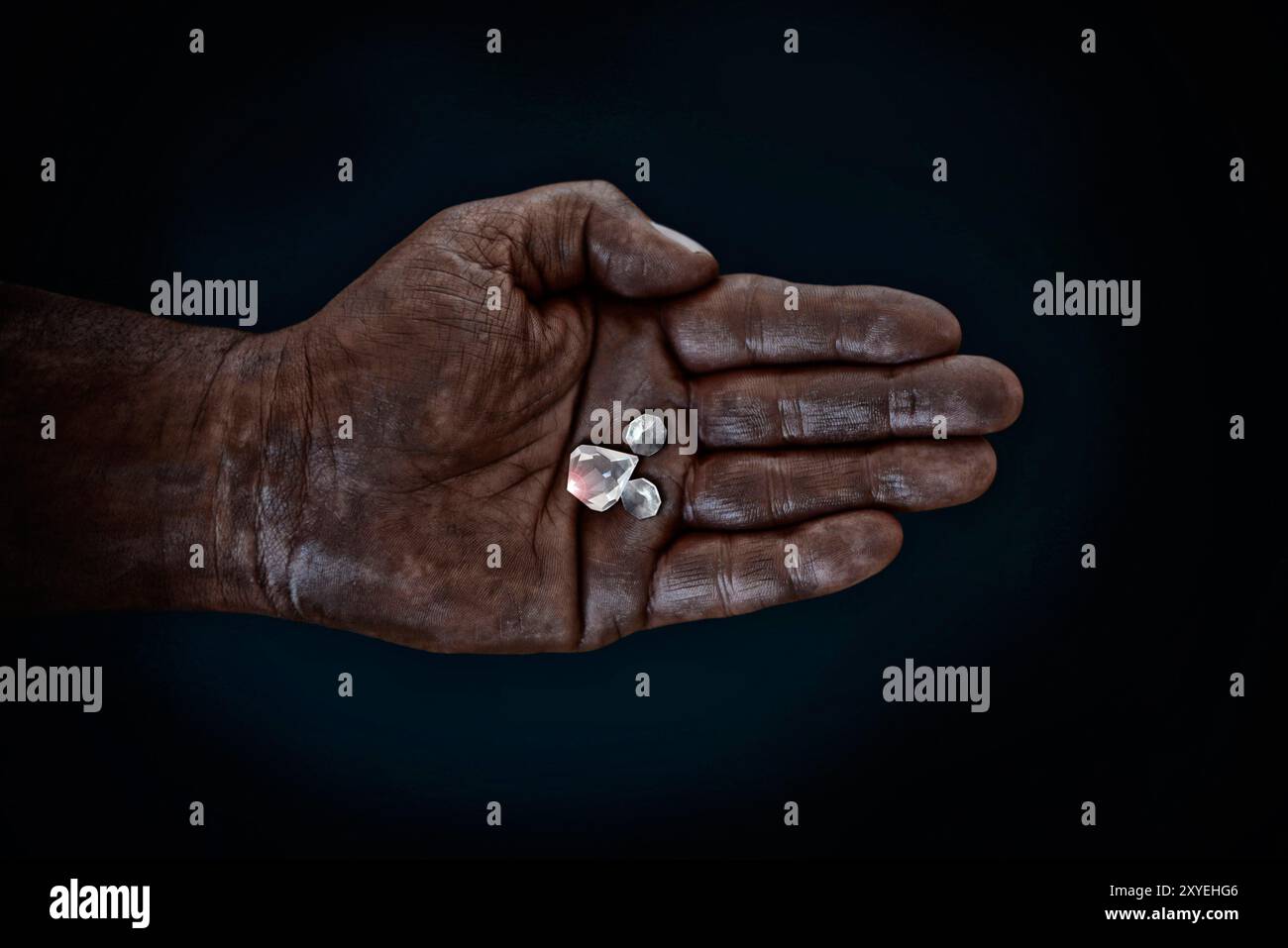 Hand palm diamonds hi-res stock photography and images - Alamy