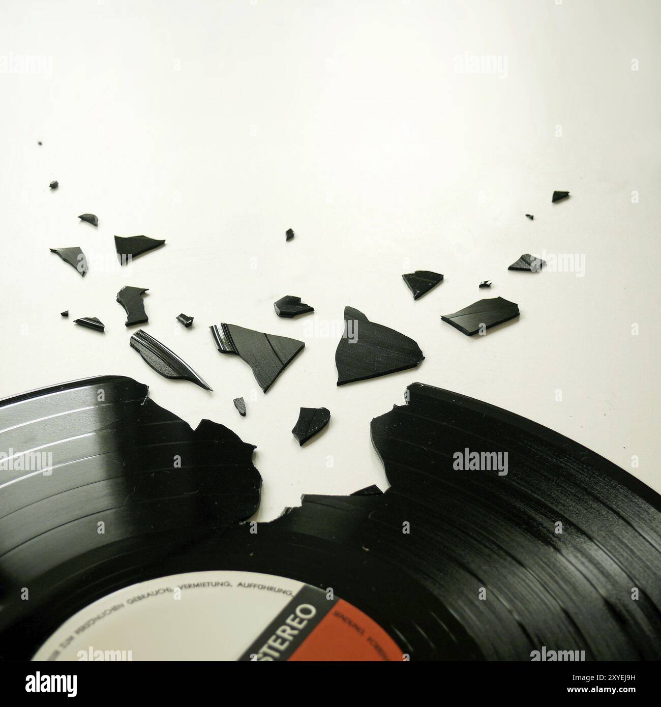 Broken vinyl records hi-res stock photography and images - Alamy
