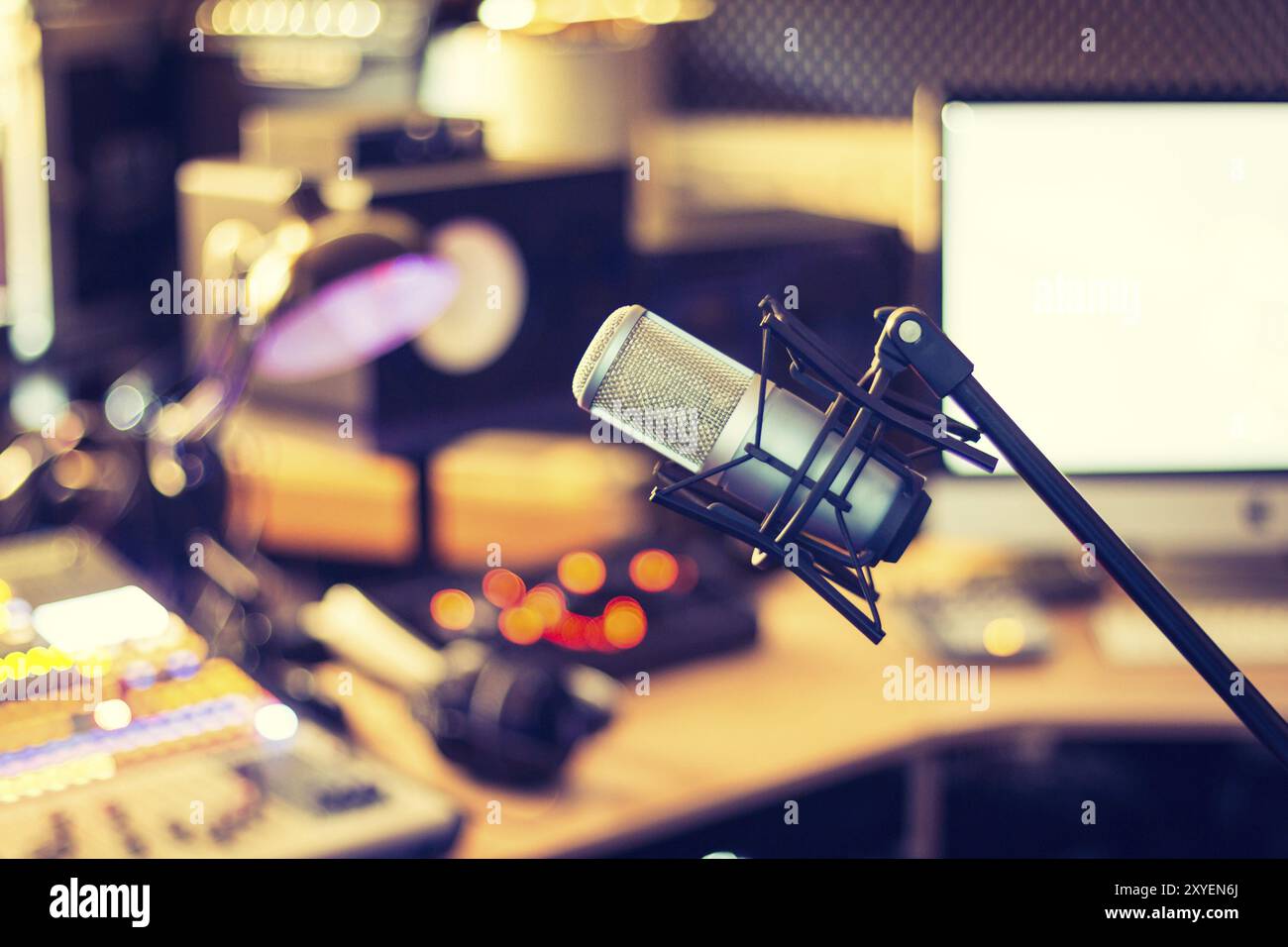 Free radios stations hi-res stock photography and images - Alamy