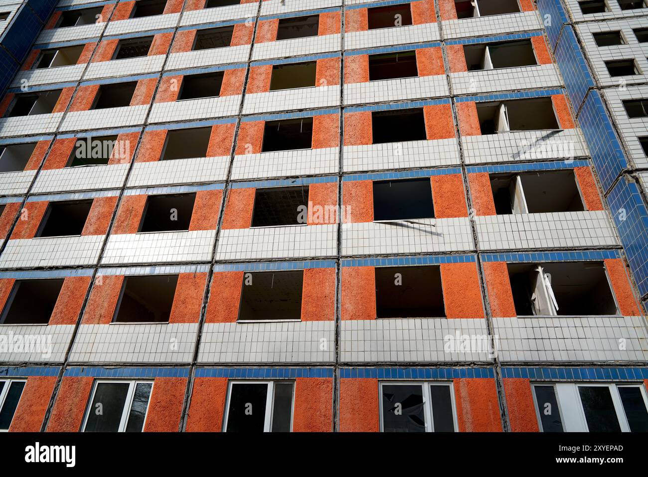 Demolition of a vacant block of flats in Magdeburg Stock Photo - Alamy