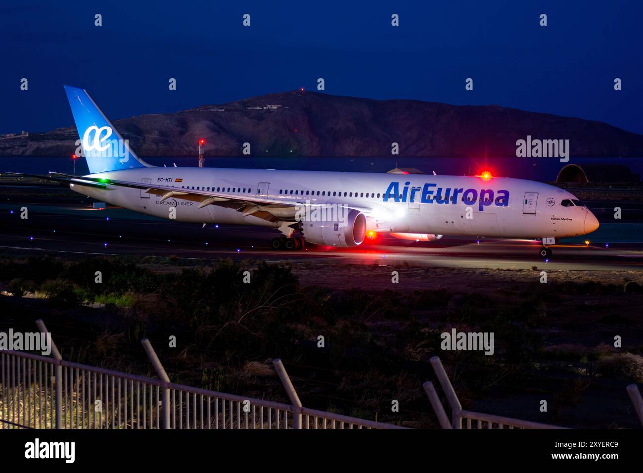 Night photograph of a Boeing 787 airliner of the Air Europa airline at ...