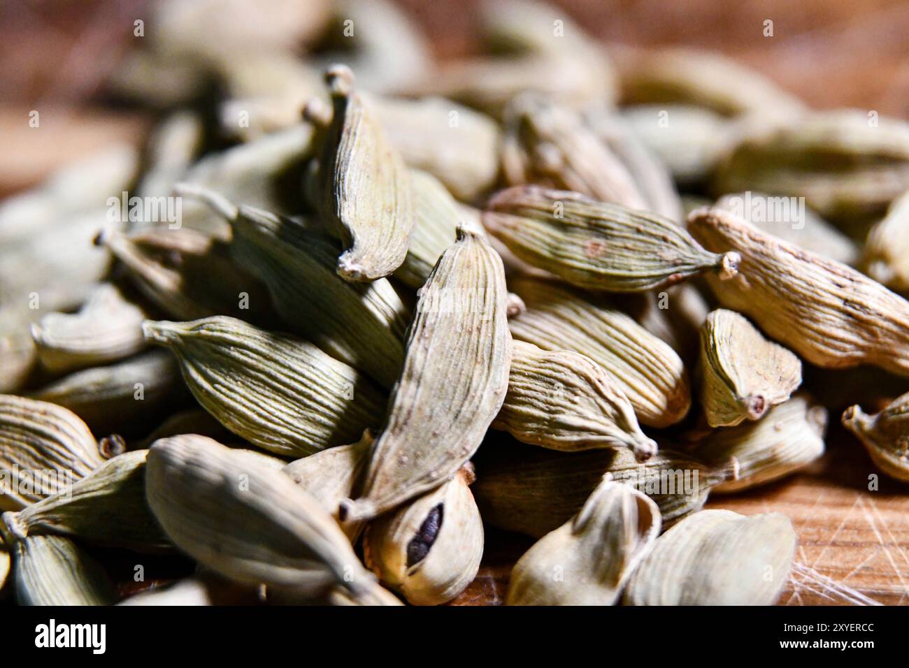 Cardamom seeds and powder hi-res stock photography and images - Alamy