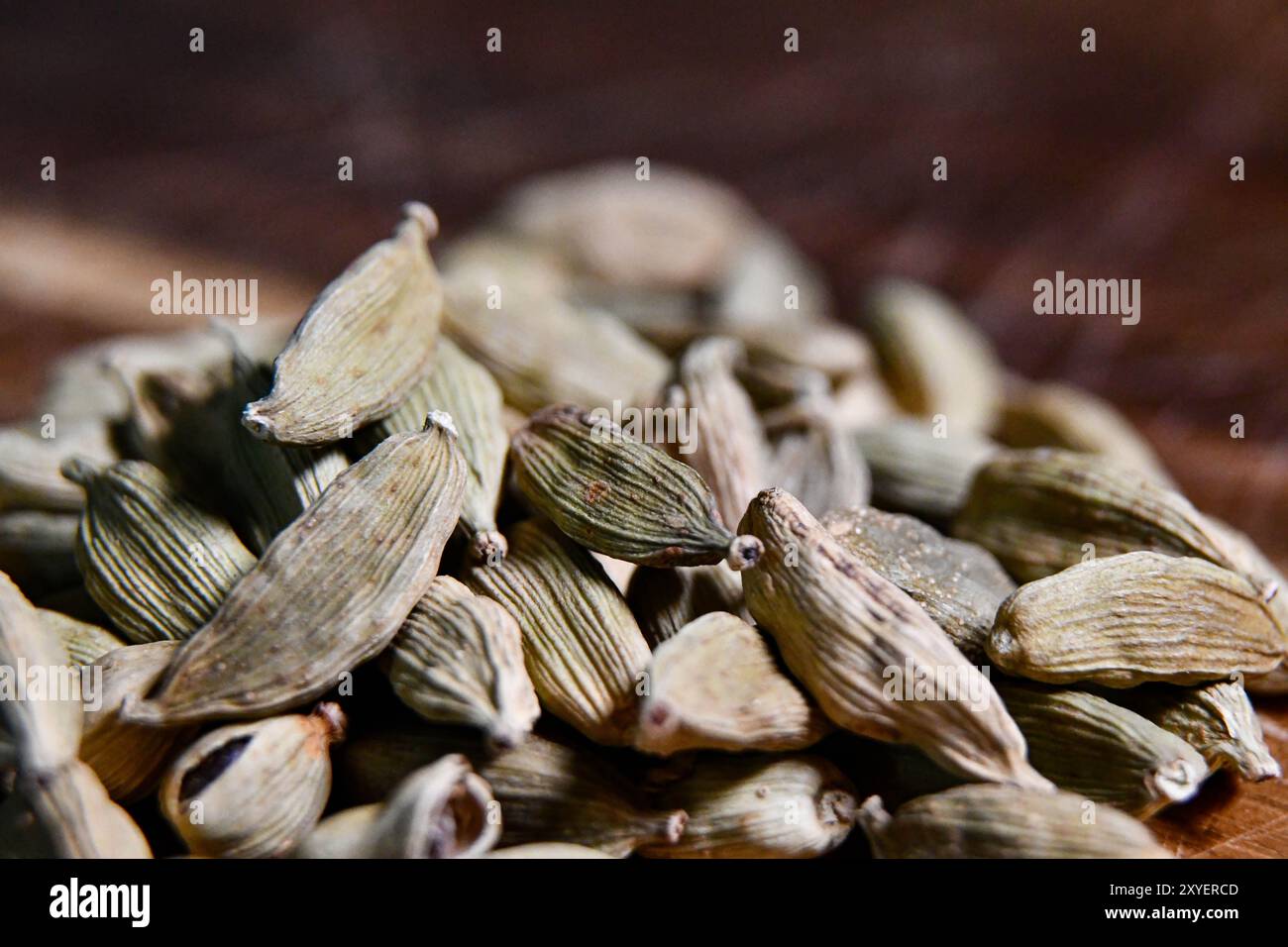 Whole Green Cardamom Pods Stock Photo - Alamy