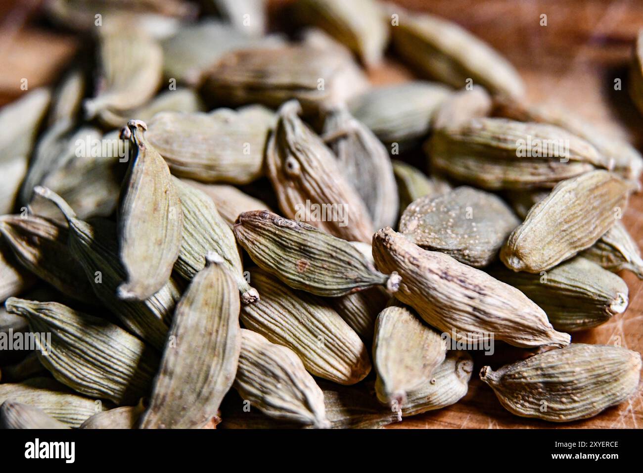 Cardamom seeds and powder hi-res stock photography and images - Alamy