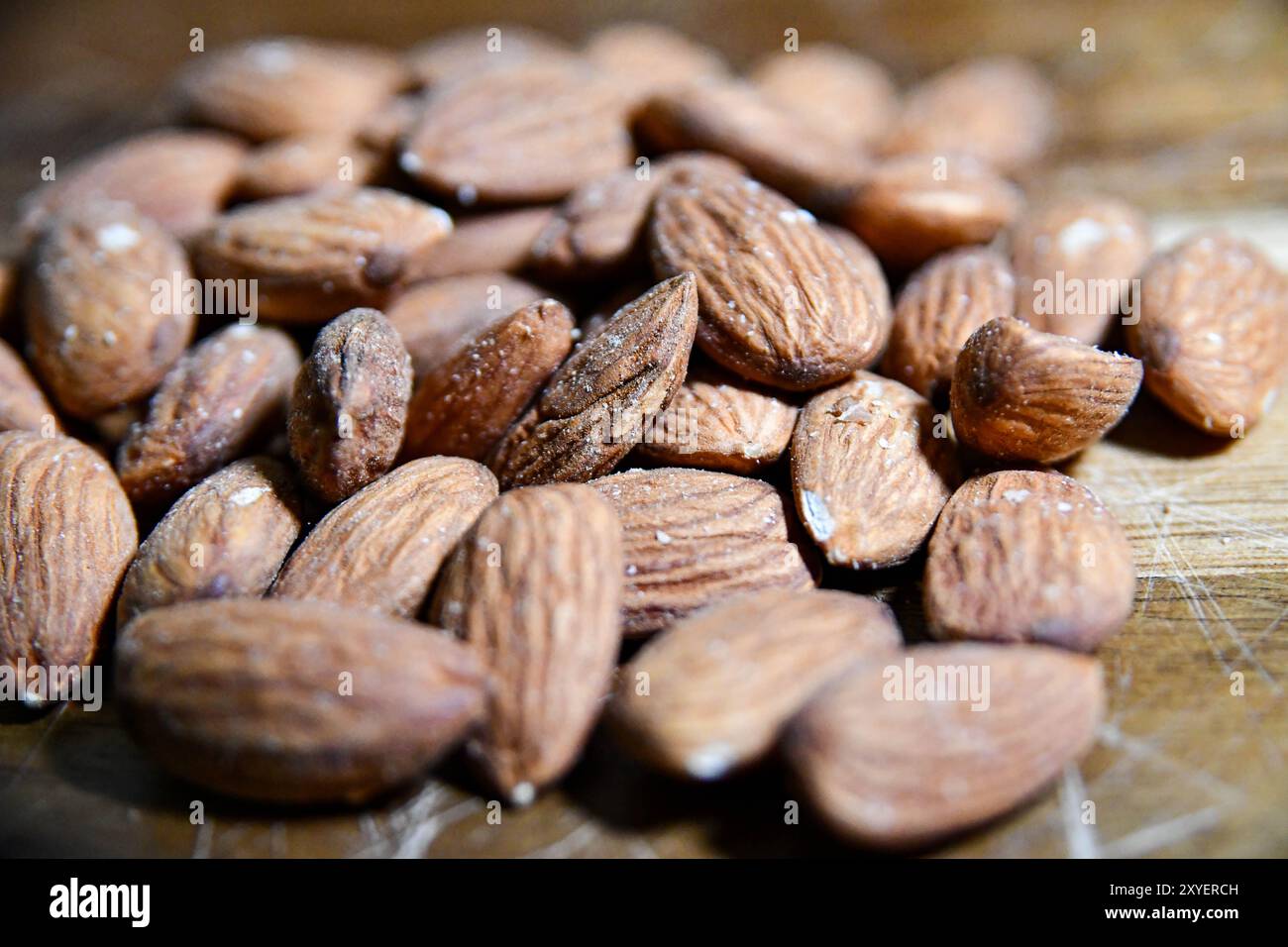Dusty almonds hi-res stock photography and images - Alamy