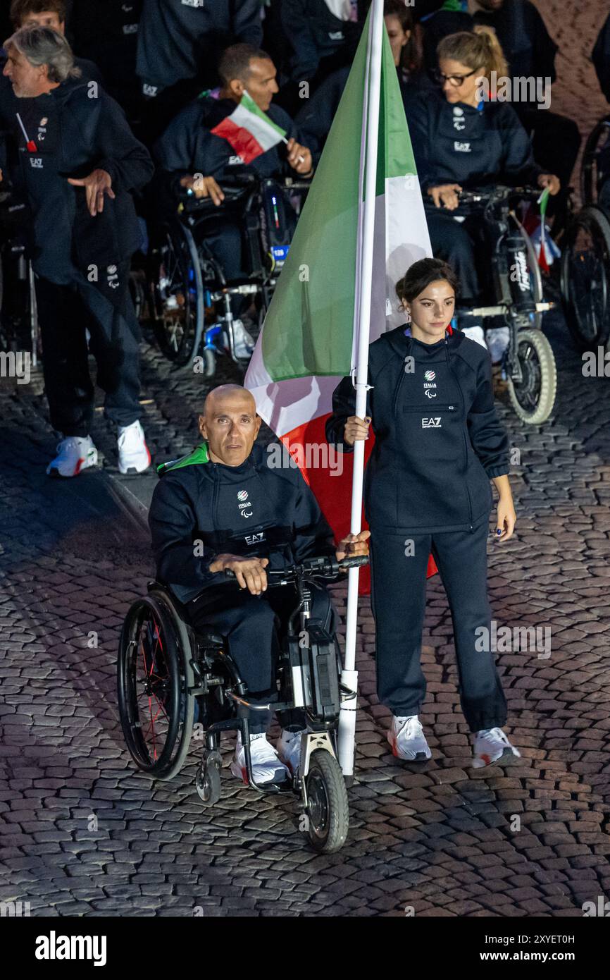The flag bearers of Italy Luca Mazzone (L) and Ambra Sabatini (R ...