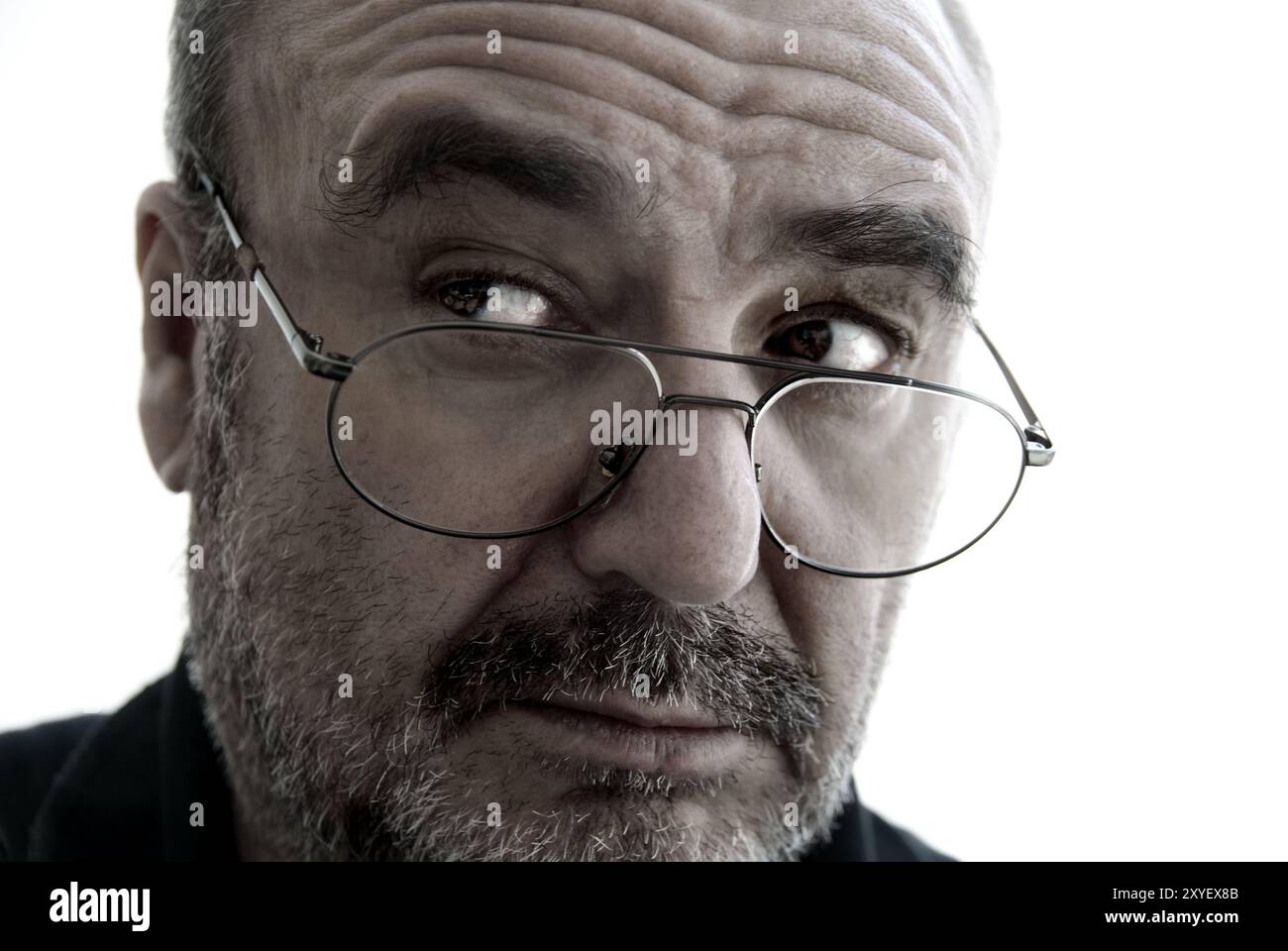 Look sidewards hi-res stock photography and images - Alamy