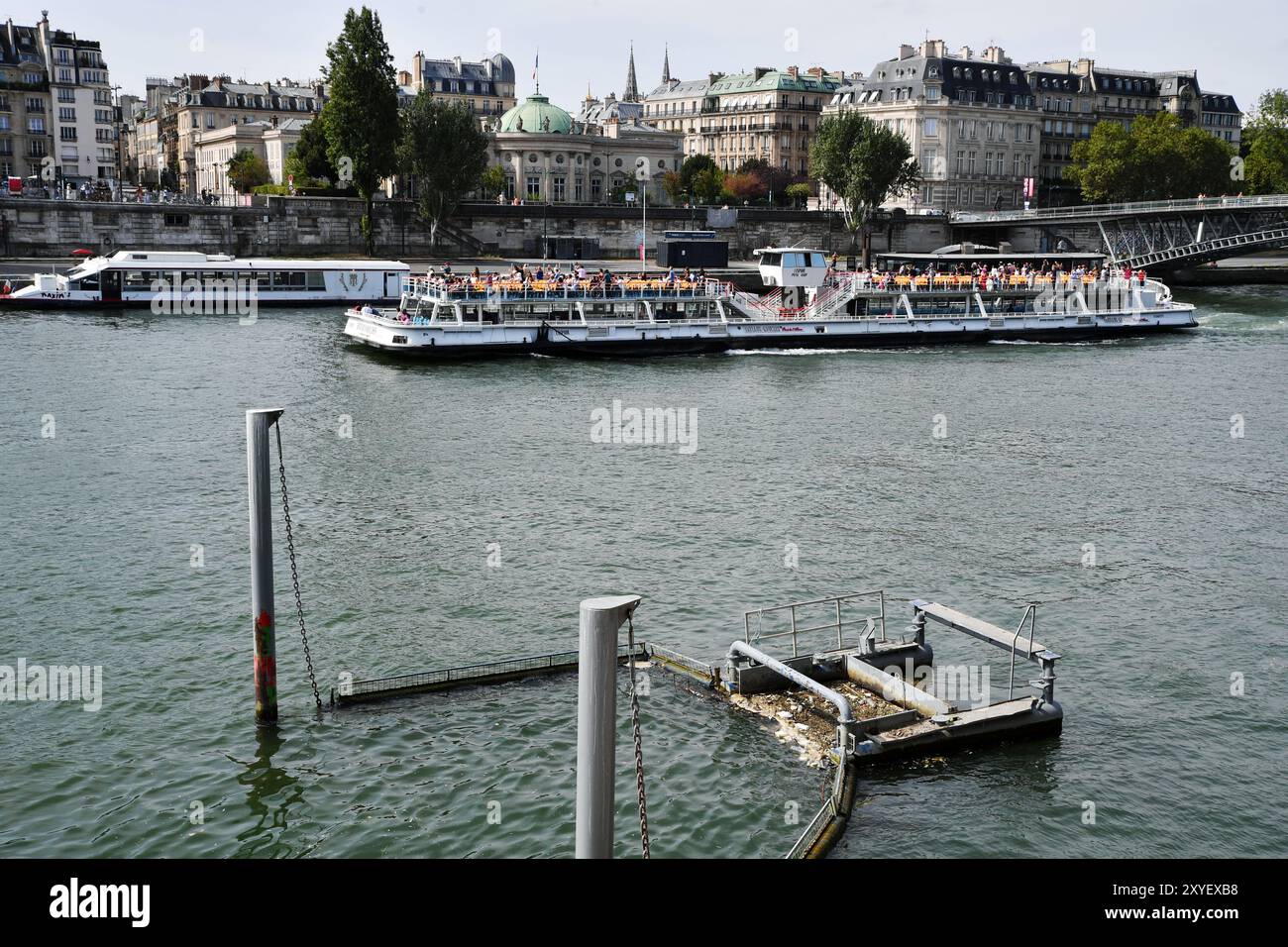 Cleaning lake france clean hi-res stock photography and images - Alamy