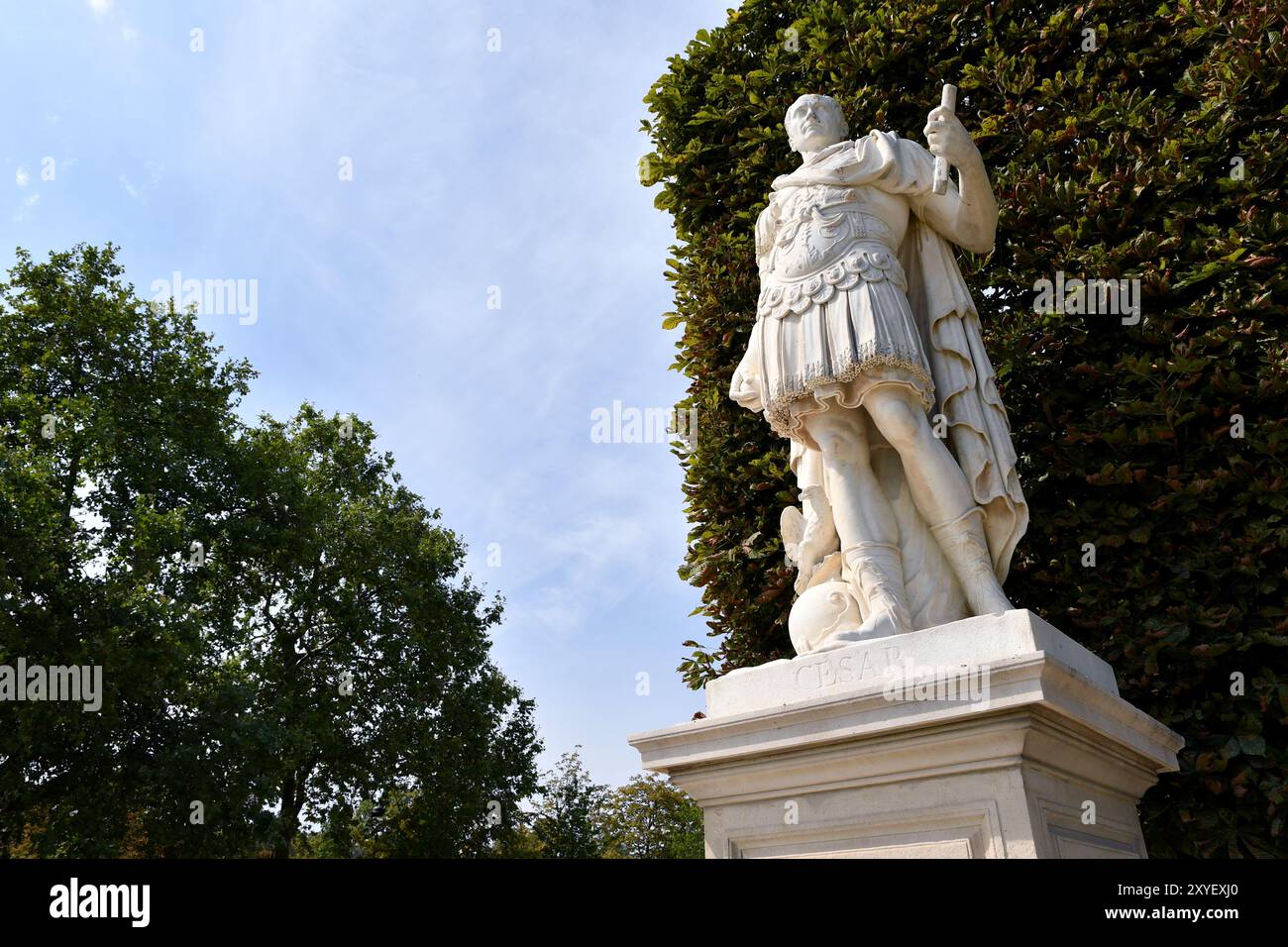 Cesar statue hi-res stock photography and images - Alamy