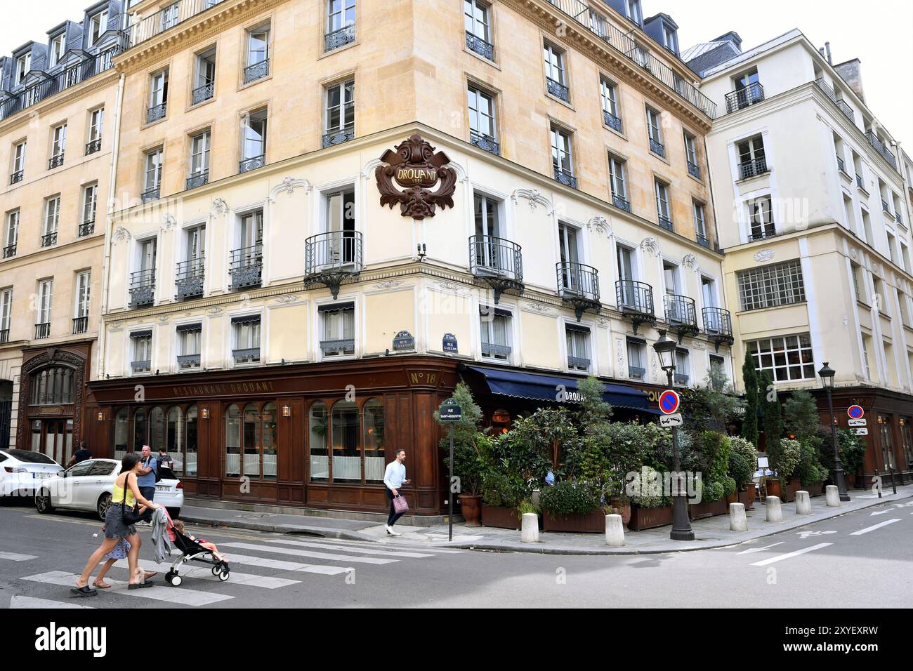 Drouant famous Parisian restaurant - Paris, France Stock Photo - Alamy