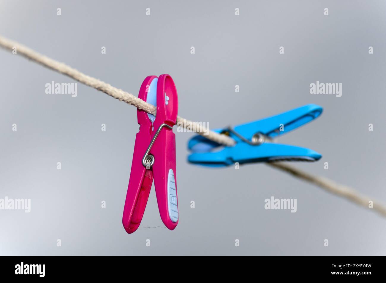 2 clothes pegs without laundry on a washing line Stock Photo - Alamy
