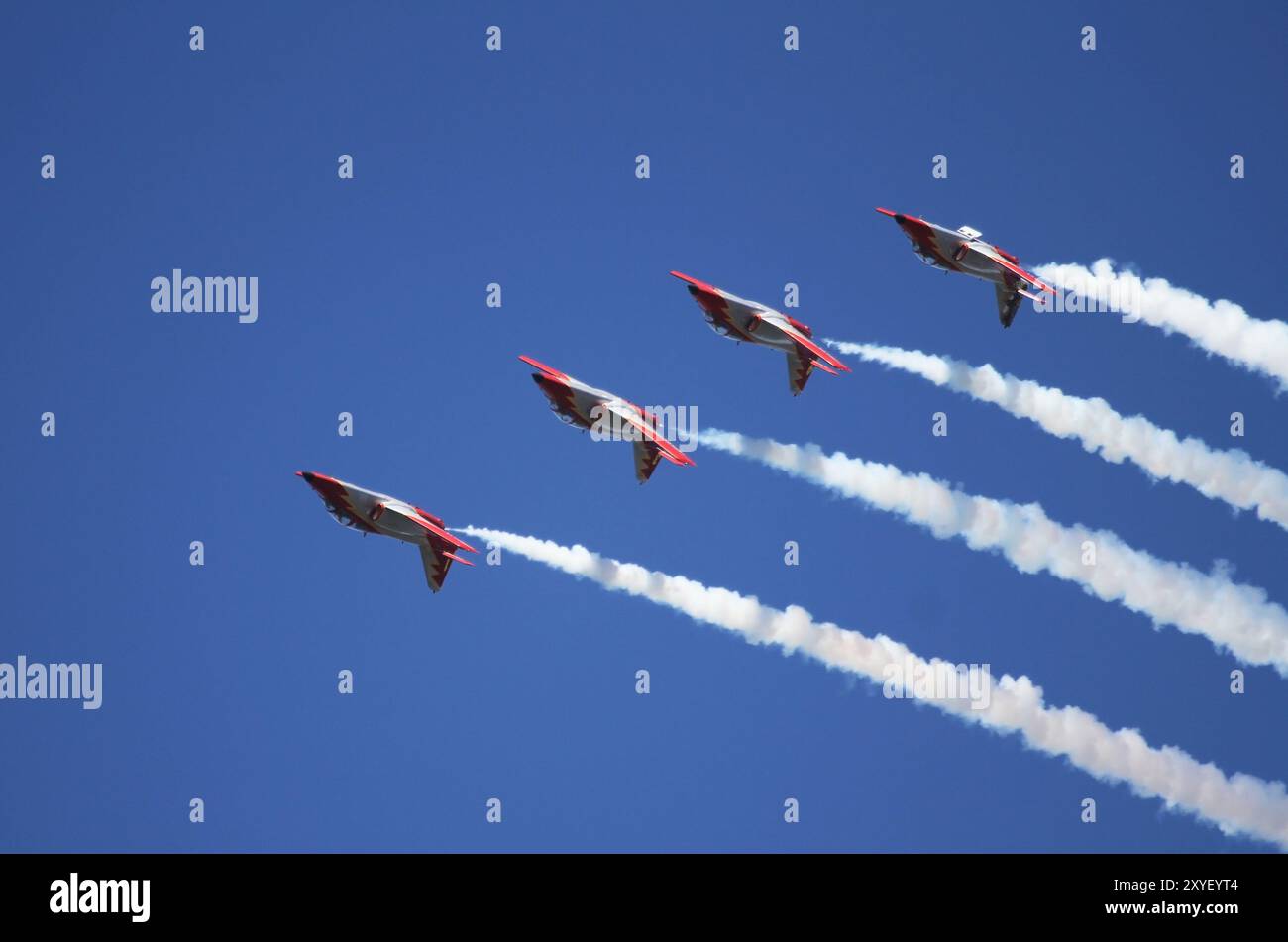 Loop groups hi-res stock photography and images - Alamy