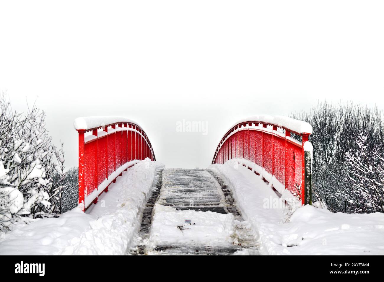 Red pedestrian bridge hi-res stock photography and images - Alamy