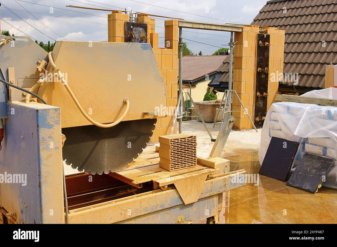 Stone saw, stone saw 09 Stock Photo - Alamy