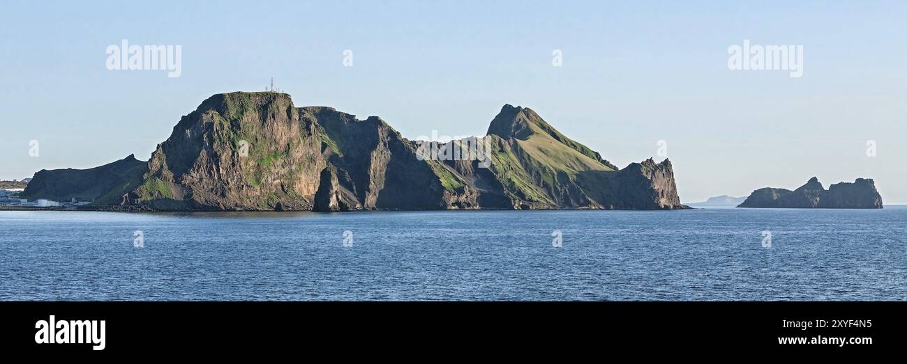 Panoramic images groups of people hi-res stock photography and images ...