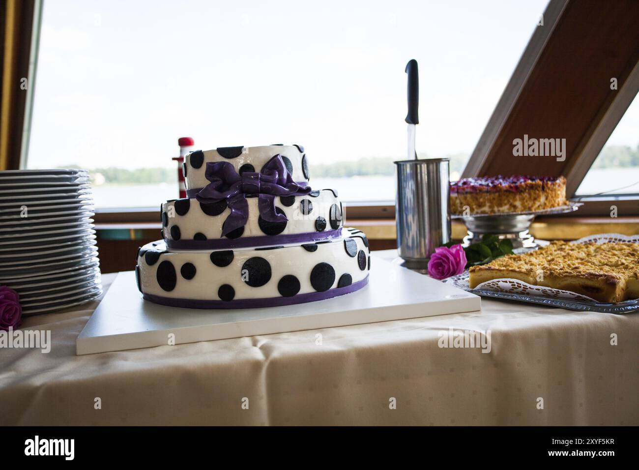Wedding cake with dalmatian pattern Stock Photo - Alamy
