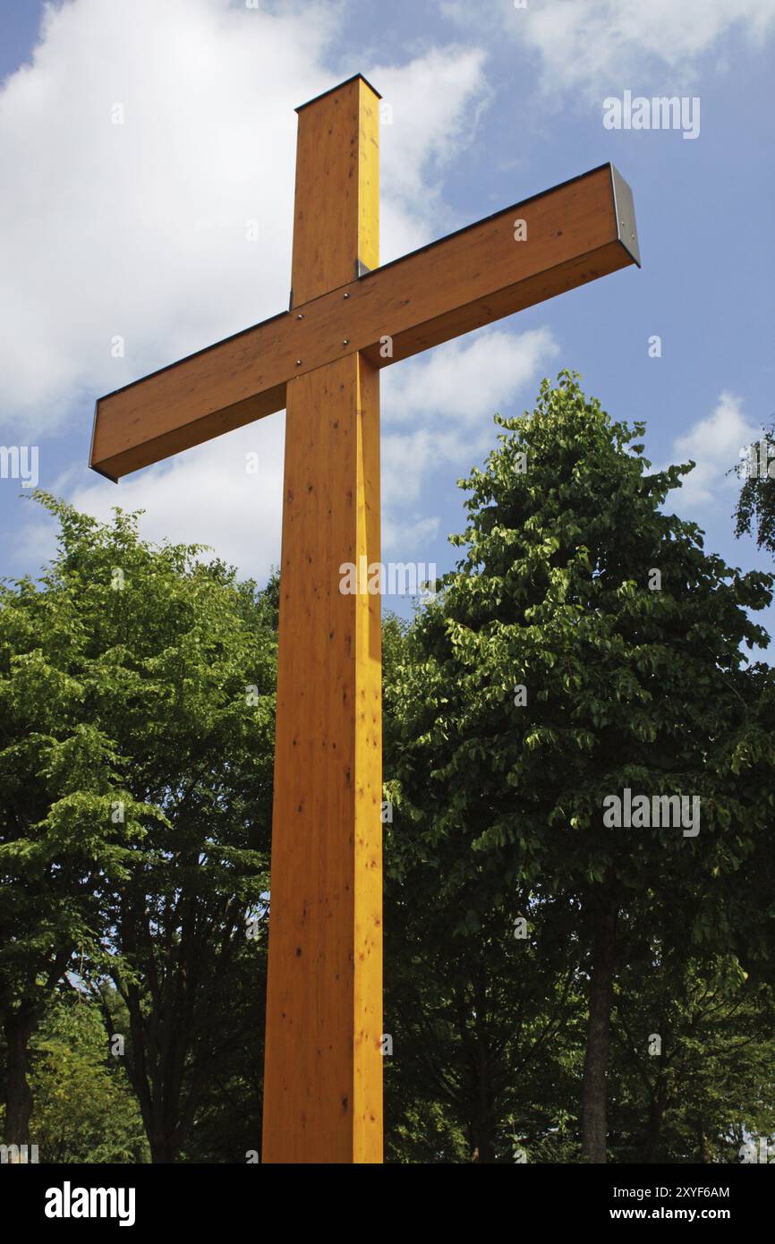 Large wooden cross Stock Photo - Alamy