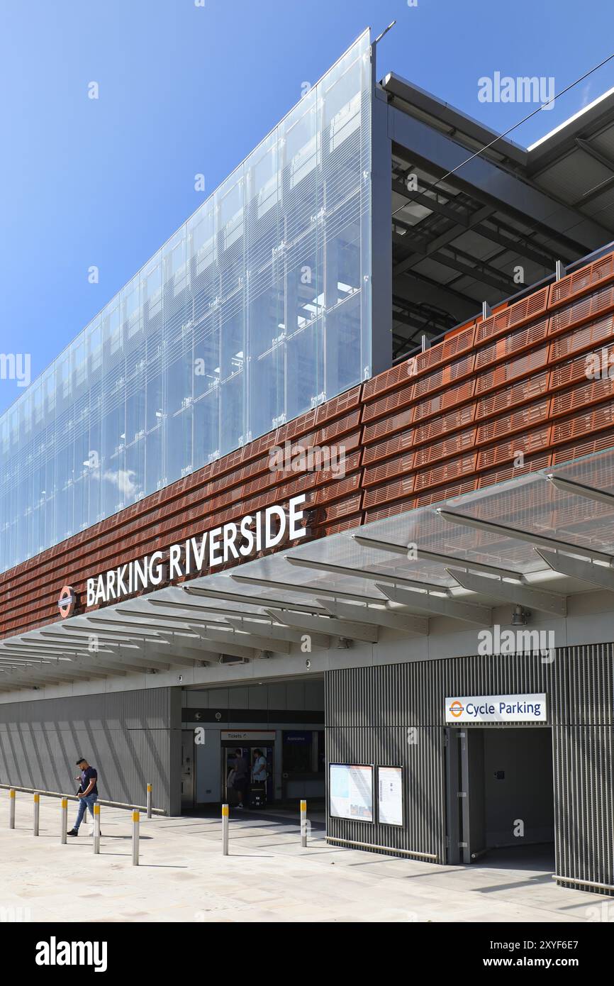 Riverside railway line hi-res stock photography and images - Alamy