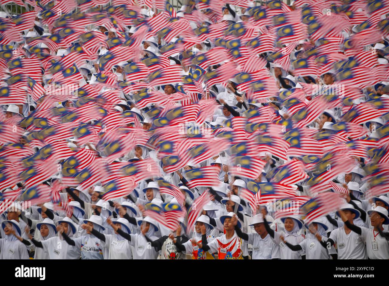 Kuala Lumpur, Malaysia. 29th Aug, 2024. Malaysian students wave ...