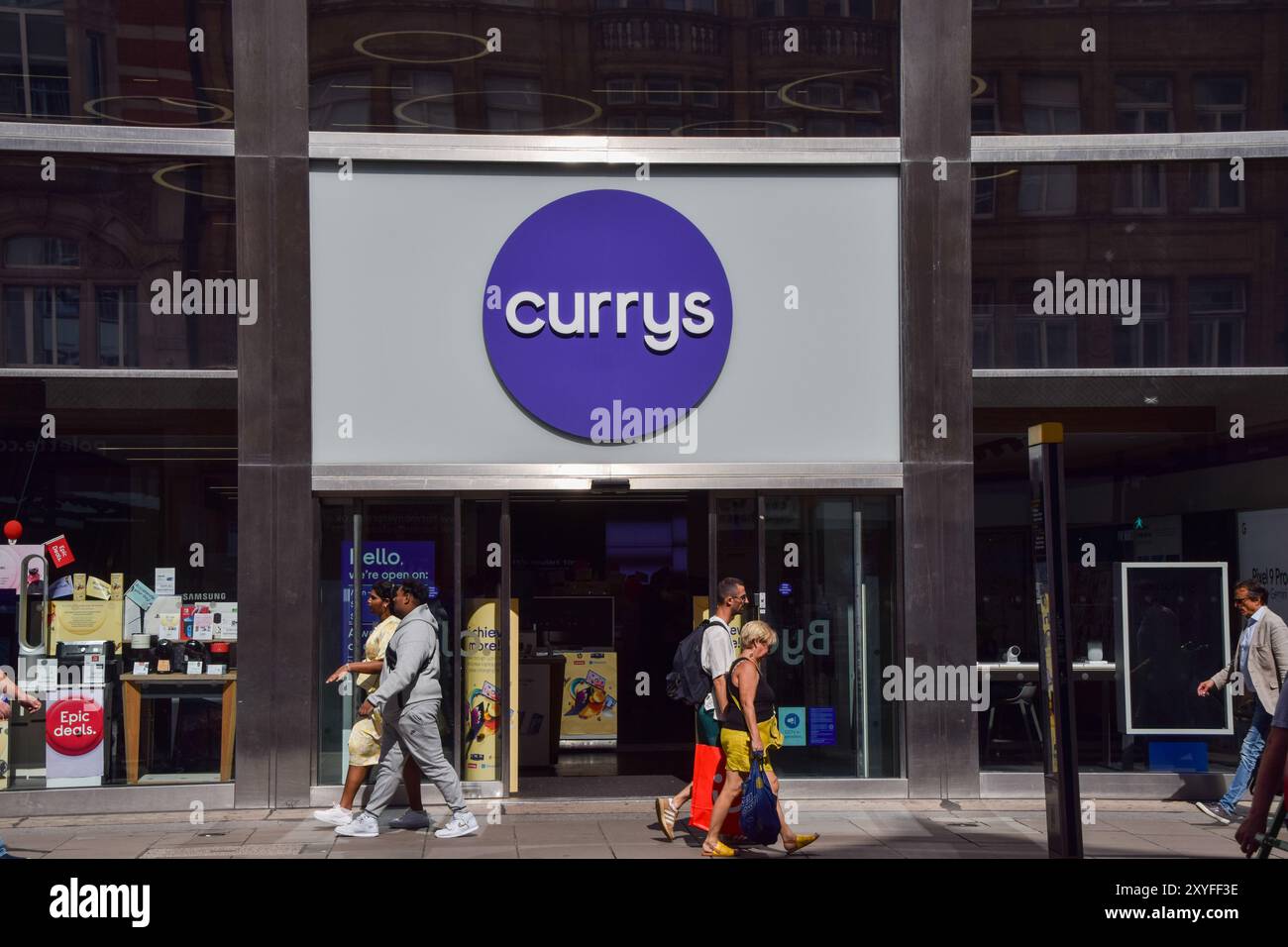 London, UK. 29th August 2024. People walk past the Currys store on ...