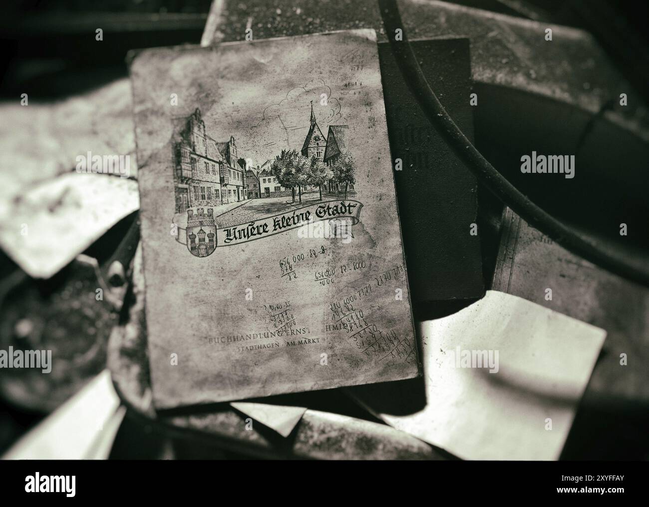 Dilapidated books hi-res stock photography and images - Alamy