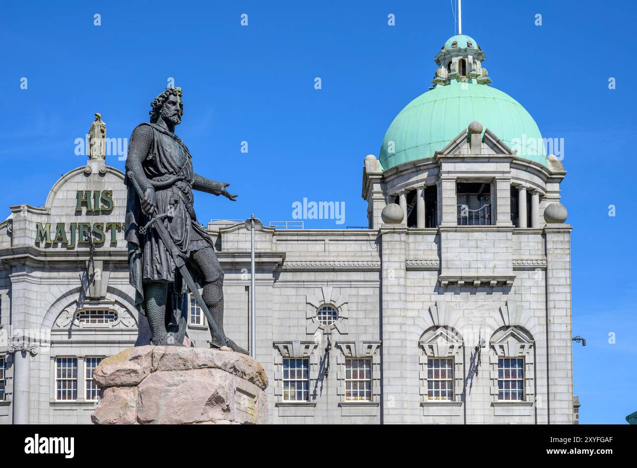 William Wallace statue on Rosemount Viaduct in Aberdeen city centre ...