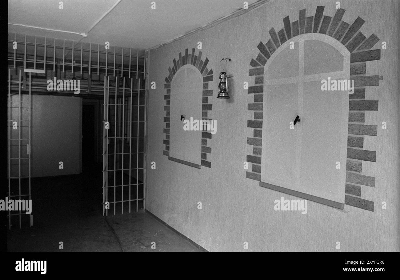 No open window icon on Black and White Stock Photos & Images - Alamy